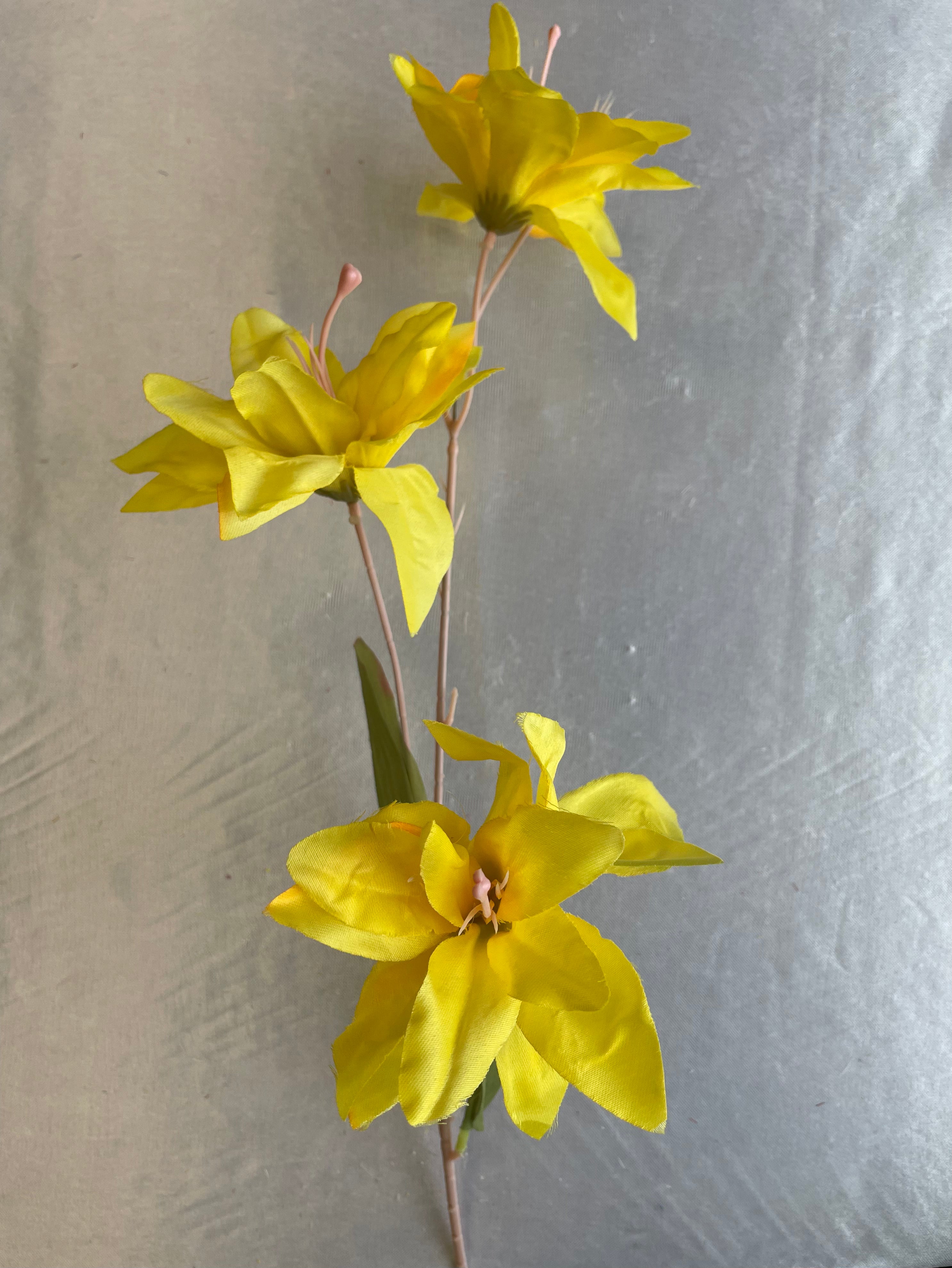 3 Heads Long Stem Lily – Wedding Decor Depot